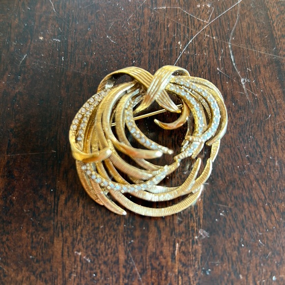 Monet | Jewelry | Rare Monet Goldtoned And Rhinestone Leaves Brooch ...